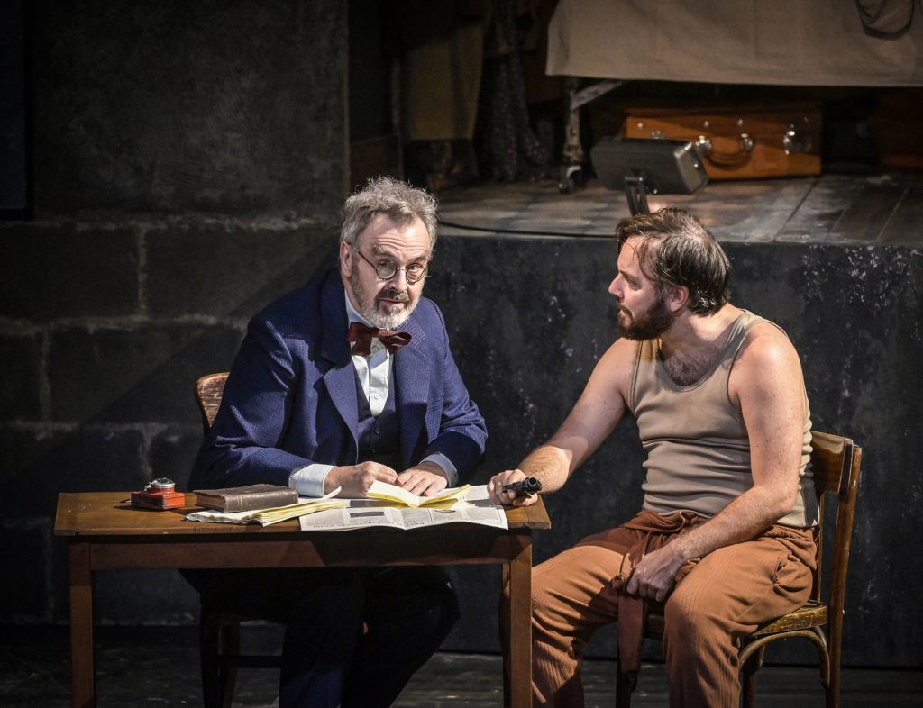 Le Suicidé : une farce noire à la Comédie-Française – Ubu – Scènes d'Europe